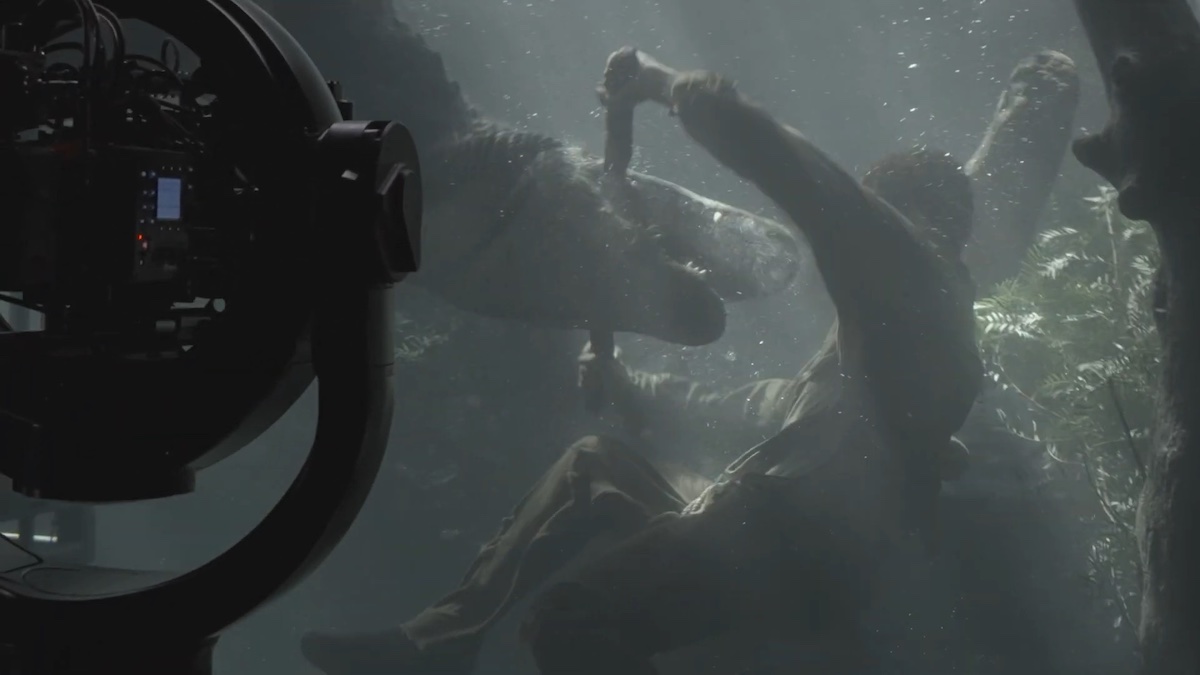 Will Smith fights an alligator to the death "in a fish tank in front of ...